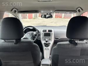 Melns Toyota Auris 2008 Rīga, ar dzinēja tilpumu 2.00 L un nobraukumu 246 tūkst. km par 2900 €, foto 9 vietnē AUTOMOTO.COM.LV
