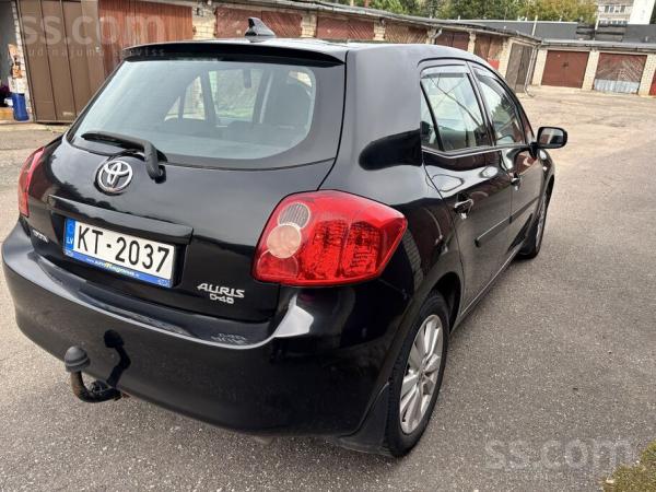 Черный Тойота Аурис 2008 в Рига, объемом двигателя 2.00 л и пробегом 246 тыс. км за 2900 €, фото 3 на AUTOMOTO.COM.LV