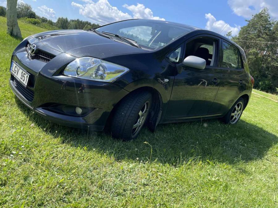 Black Toyota Auris 2008 in Vilnius, with an engine capacity of 2.00 L and mileage of 258 thousand km for 2300 €, photo 1 on AUTOMOTO.COM.LV