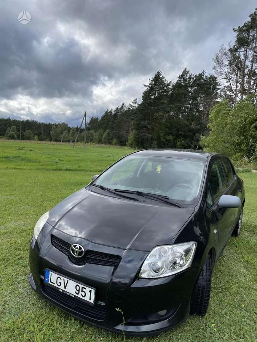 Black Toyota Auris 2008 in Vilnius, with an engine capacity of 2.00 L and mileage of 258 thousand km for 2300 €, photo 3 on AUTOMOTO.COM.LV