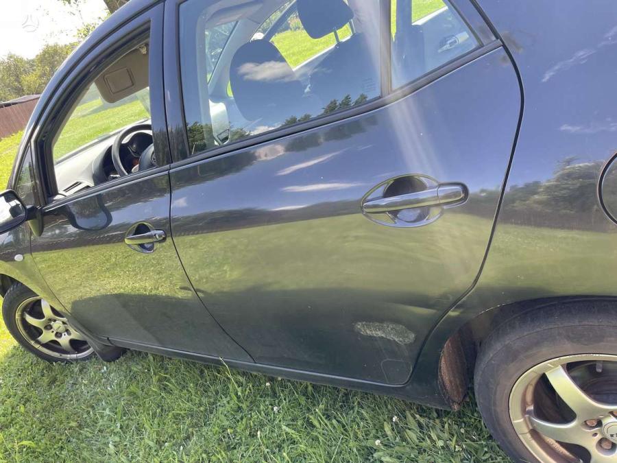 Black Toyota Auris 2008 in Vilnius, with an engine capacity of 2.00 L and mileage of 258 thousand km for 2300 €, photo 8 on AUTOMOTO.COM.LV