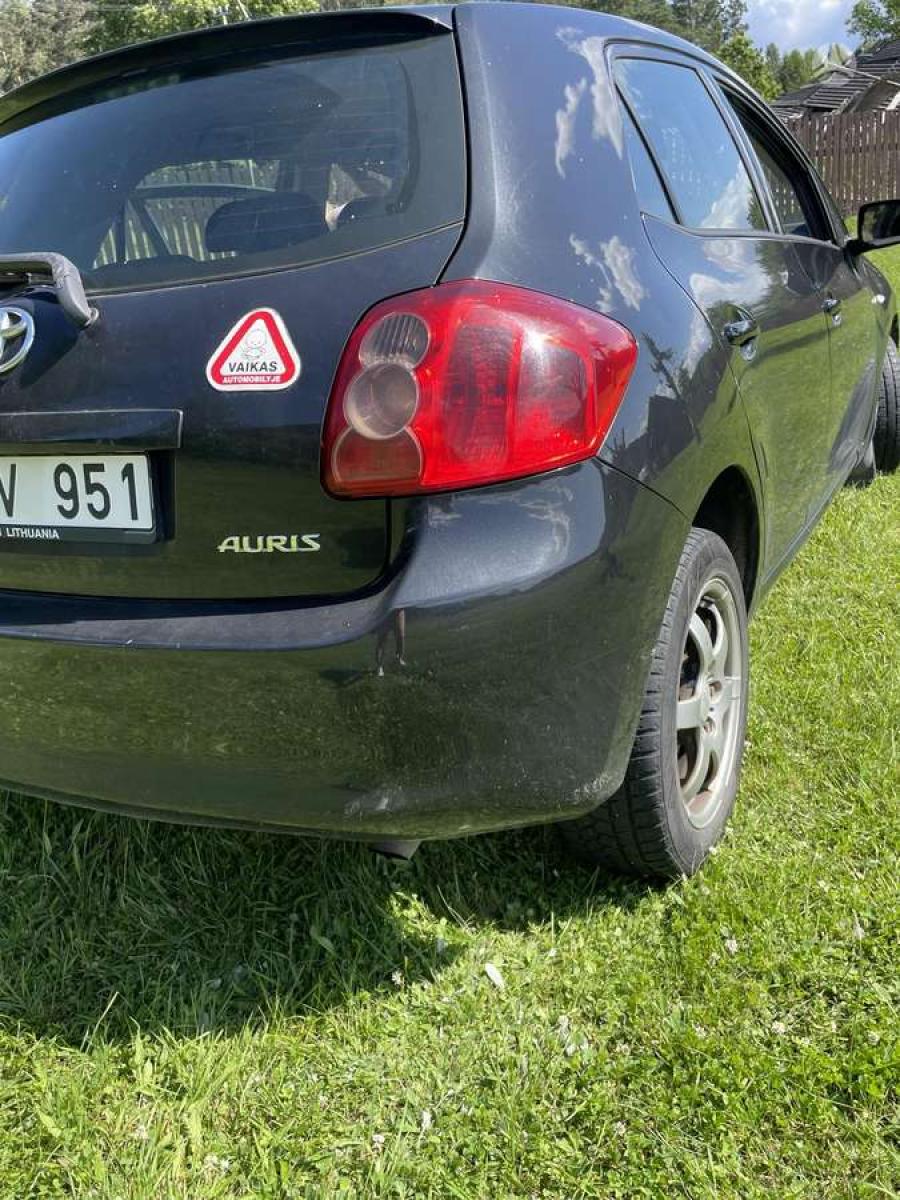 Black Toyota Auris 2008 in Vilnius, with an engine capacity of 2.00 L and mileage of 258 thousand km for 2300 €, photo 10 on AUTOMOTO.COM.LV