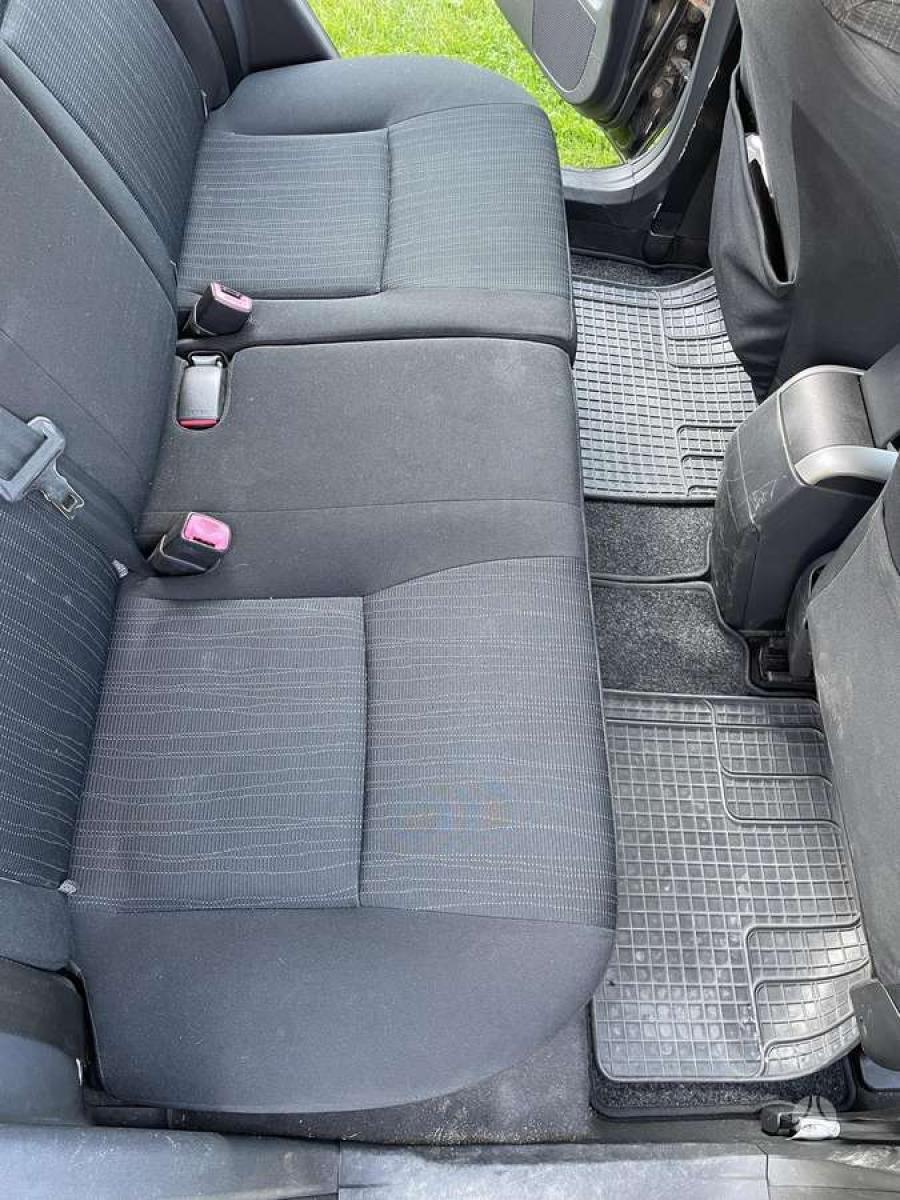 Black Toyota Auris 2008 in Vilnius, with an engine capacity of 2.00 L and mileage of 258 thousand km for 2300 €, photo 13 on AUTOMOTO.COM.LV