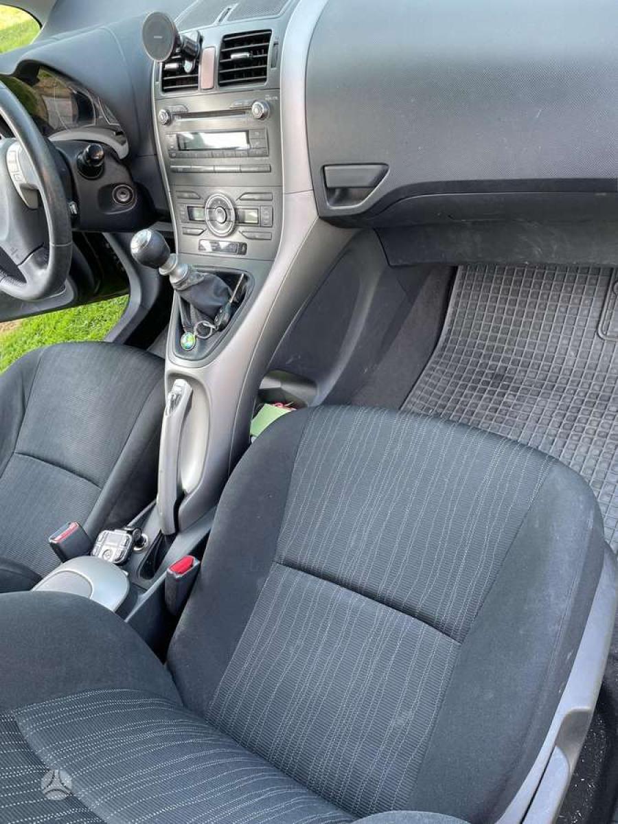 Black Toyota Auris 2008 in Vilnius, with an engine capacity of 2.00 L and mileage of 258 thousand km for 2300 €, photo 14 on AUTOMOTO.COM.LV
