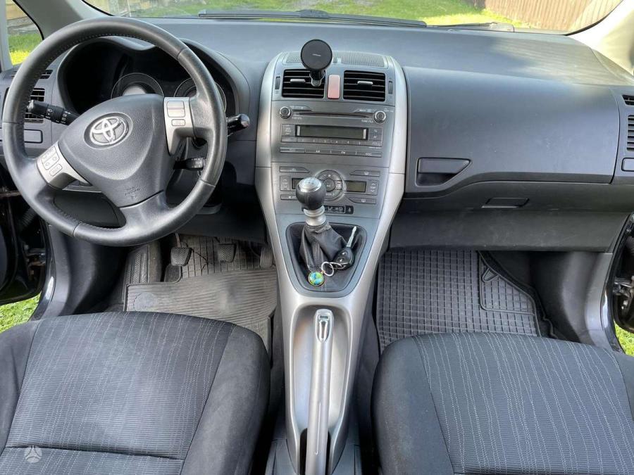 Black Toyota Auris 2008 in Vilnius, with an engine capacity of 2.00 L and mileage of 258 thousand km for 2300 €, photo 17 on AUTOMOTO.COM.LV