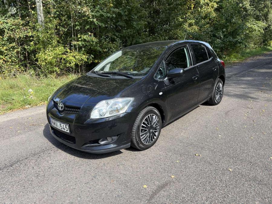 Black Toyota Auris 2008 in Vilnius, with an engine capacity of 2.00 L and mileage of 370 thousand km for 1600 €, photo 1 on AUTOMOTO.COM.LV
