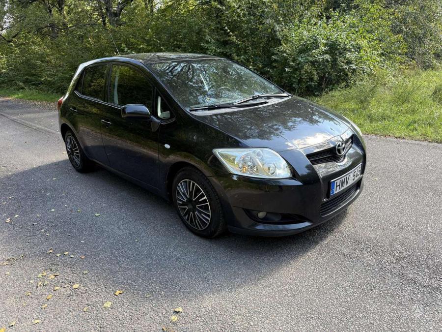 Black Toyota Auris 2008 in Vilnius, with an engine capacity of 2.00 L and mileage of 370 thousand km for 1600 €, photo 4 on AUTOMOTO.COM.LV