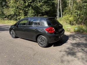 Black Toyota Auris 2008 in Vilnius, with an engine capacity of 2.00 L and mileage of 370 thousand km for 1600 €, photo 5 on AUTOMOTO.COM.LV