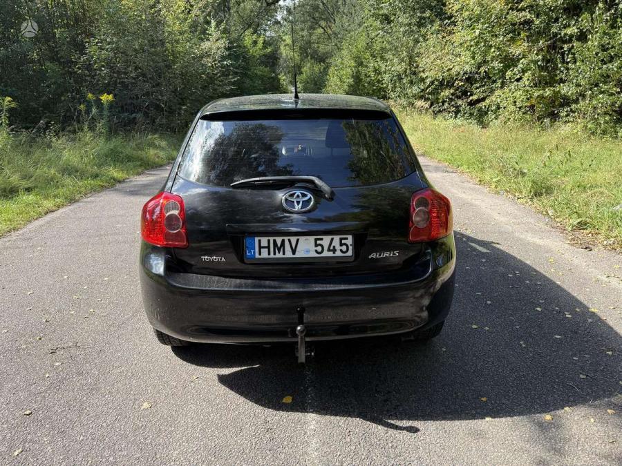 Black Toyota Auris 2008 in Vilnius, with an engine capacity of 2.00 L and mileage of 370 thousand km for 1600 €, photo 7 on AUTOMOTO.COM.LV