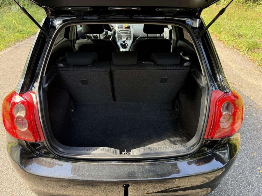 Black Toyota Auris 2008 in Vilnius, with an engine capacity of 2.00 L and mileage of 370 thousand km for 1600 €, photo 8 on AUTOMOTO.COM.LV