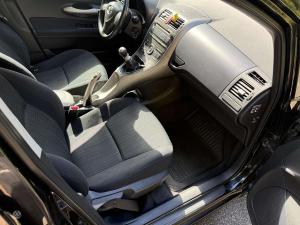 Black Toyota Auris 2008 in Vilnius, with an engine capacity of 2.00 L and mileage of 370 thousand km for 1600 €, photo 10 on AUTOMOTO.COM.LV