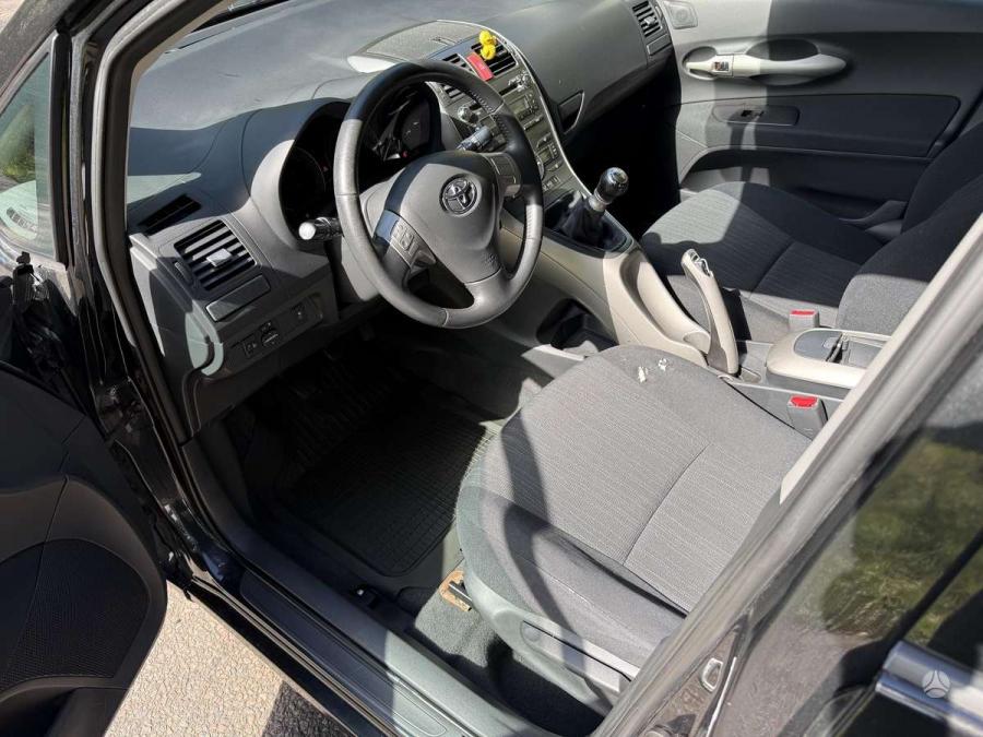 Black Toyota Auris 2008 in Vilnius, with an engine capacity of 2.00 L and mileage of 370 thousand km for 1600 €, photo 11 on AUTOMOTO.COM.LV