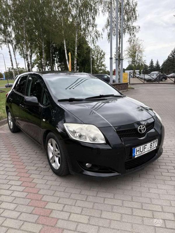Melns Toyota Auris 2008 Kauņa, ar dzinēja tilpumu 1.36 L un nobraukumu 386 tūkst. km par 2300 €, foto 1 vietnē AUTOMOTO.COM.LV