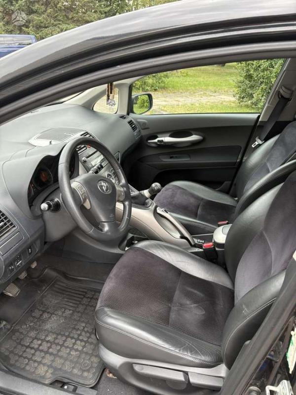 Melns Toyota Auris 2008 Kauņa, ar dzinēja tilpumu 1.36 L un nobraukumu 386 tūkst. km par 2300 €, foto 6 vietnē AUTOMOTO.COM.LV
