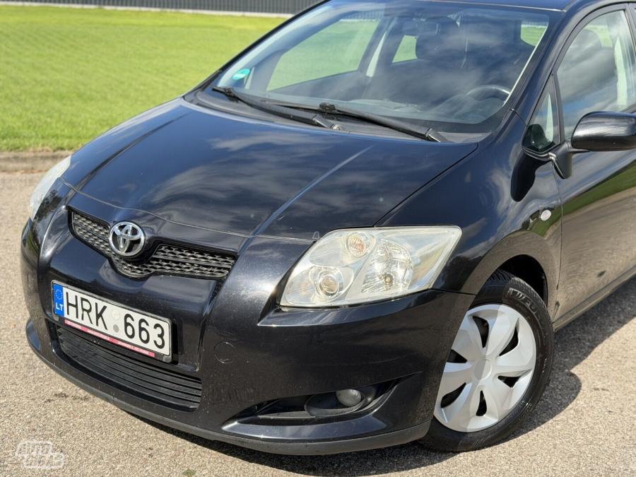 Black Toyota Auris 2008 in Kaisiadorys, with an engine capacity of 2.00 L and mileage of 202 thousand km for 1500 €, photo 5 on AUTOMOTO.COM.LV