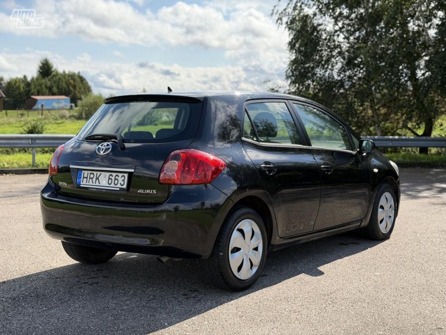 Black Toyota Auris 2008 in Kaisiadorys, with an engine capacity of 2.00 L and mileage of 202 thousand km for 1500 €, photo 9 on AUTOMOTO.COM.LV