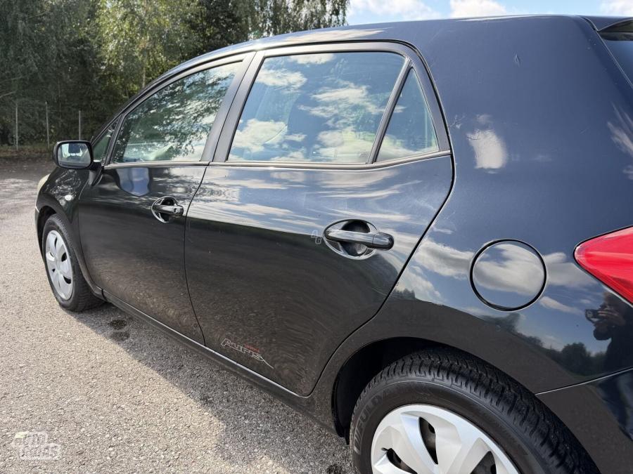 Black Toyota Auris 2008 in Kaisiadorys, with an engine capacity of 2.00 L and mileage of 202 thousand km for 1500 €, photo 14 on AUTOMOTO.COM.LV