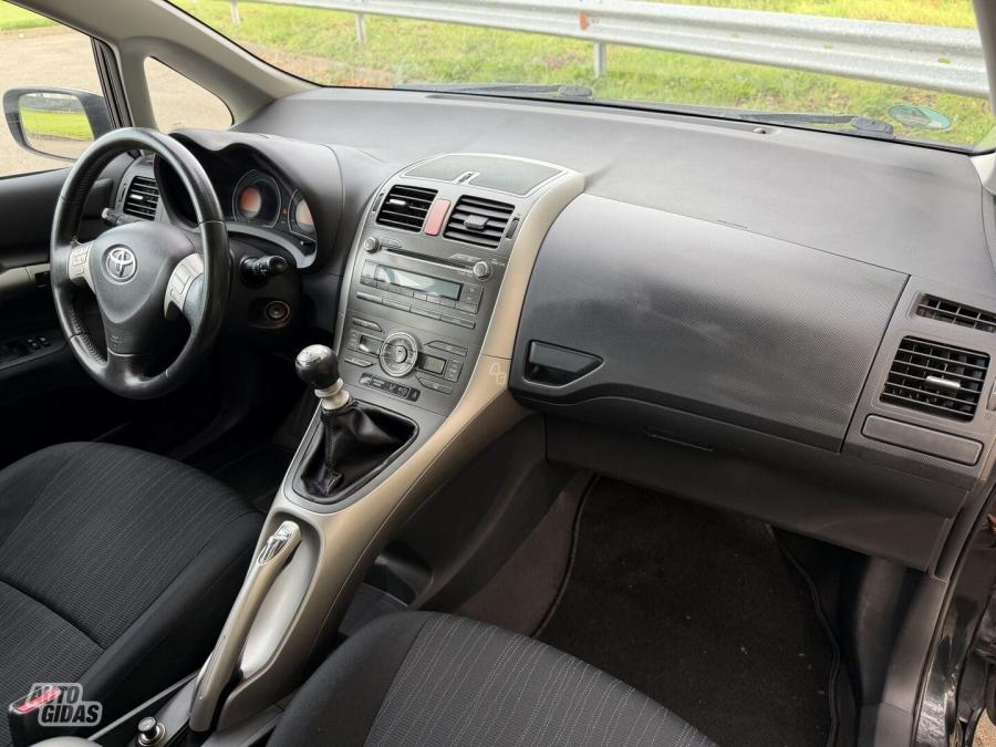 Black Toyota Auris 2008 in Kaisiadorys, with an engine capacity of 2.00 L and mileage of 202 thousand km for 1500 €, photo 20 on AUTOMOTO.COM.LV