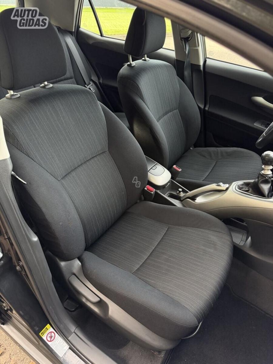 Black Toyota Auris 2008 in Kaisiadorys, with an engine capacity of 2.00 L and mileage of 202 thousand km for 1500 €, photo 21 on AUTOMOTO.COM.LV
