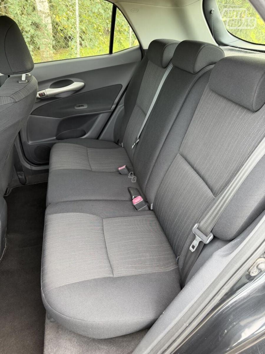 Black Toyota Auris 2008 in Kaisiadorys, with an engine capacity of 2.00 L and mileage of 202 thousand km for 1500 €, photo 22 on AUTOMOTO.COM.LV