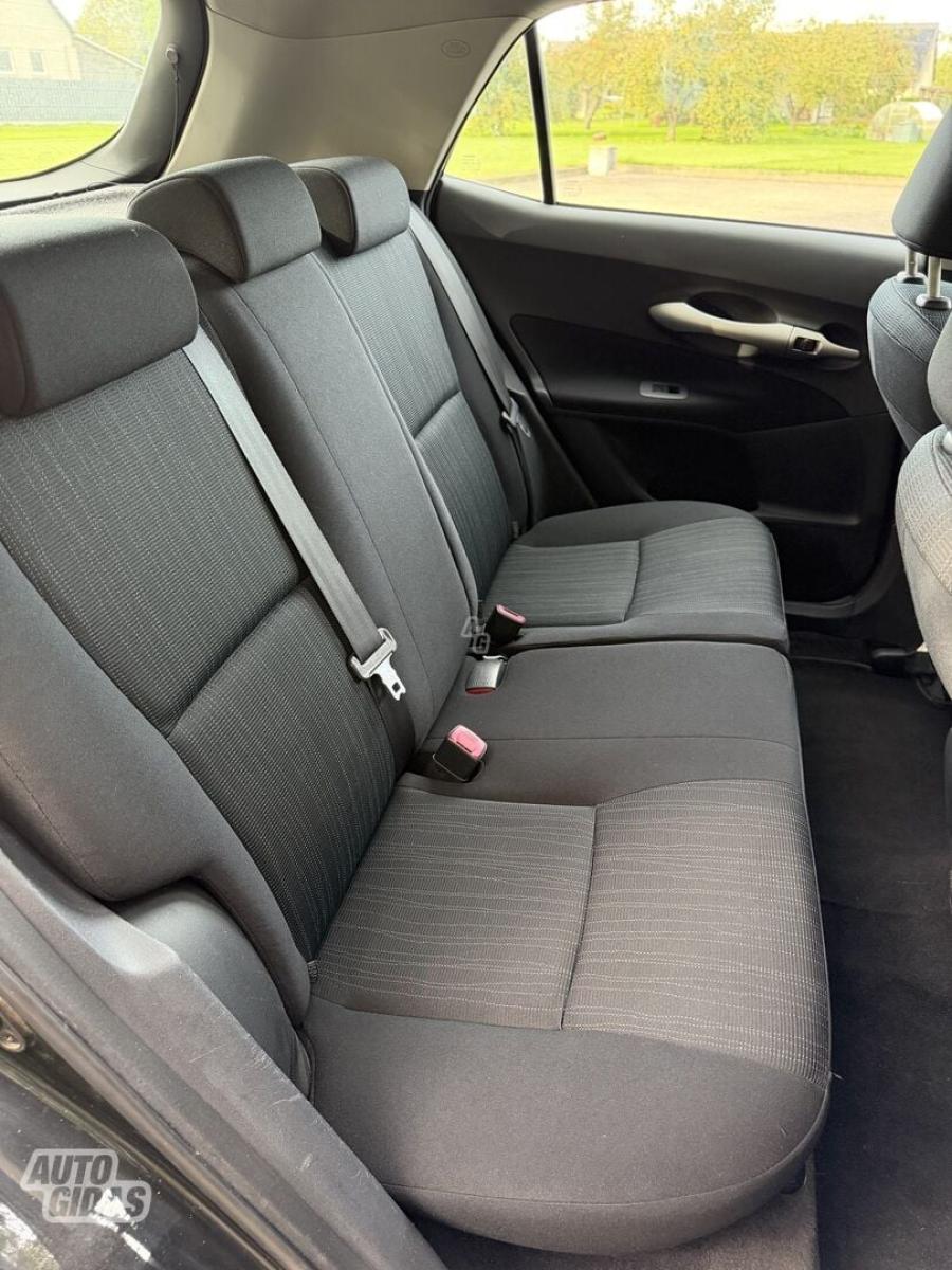 Black Toyota Auris 2008 in Kaisiadorys, with an engine capacity of 2.00 L and mileage of 202 thousand km for 1500 €, photo 23 on AUTOMOTO.COM.LV
