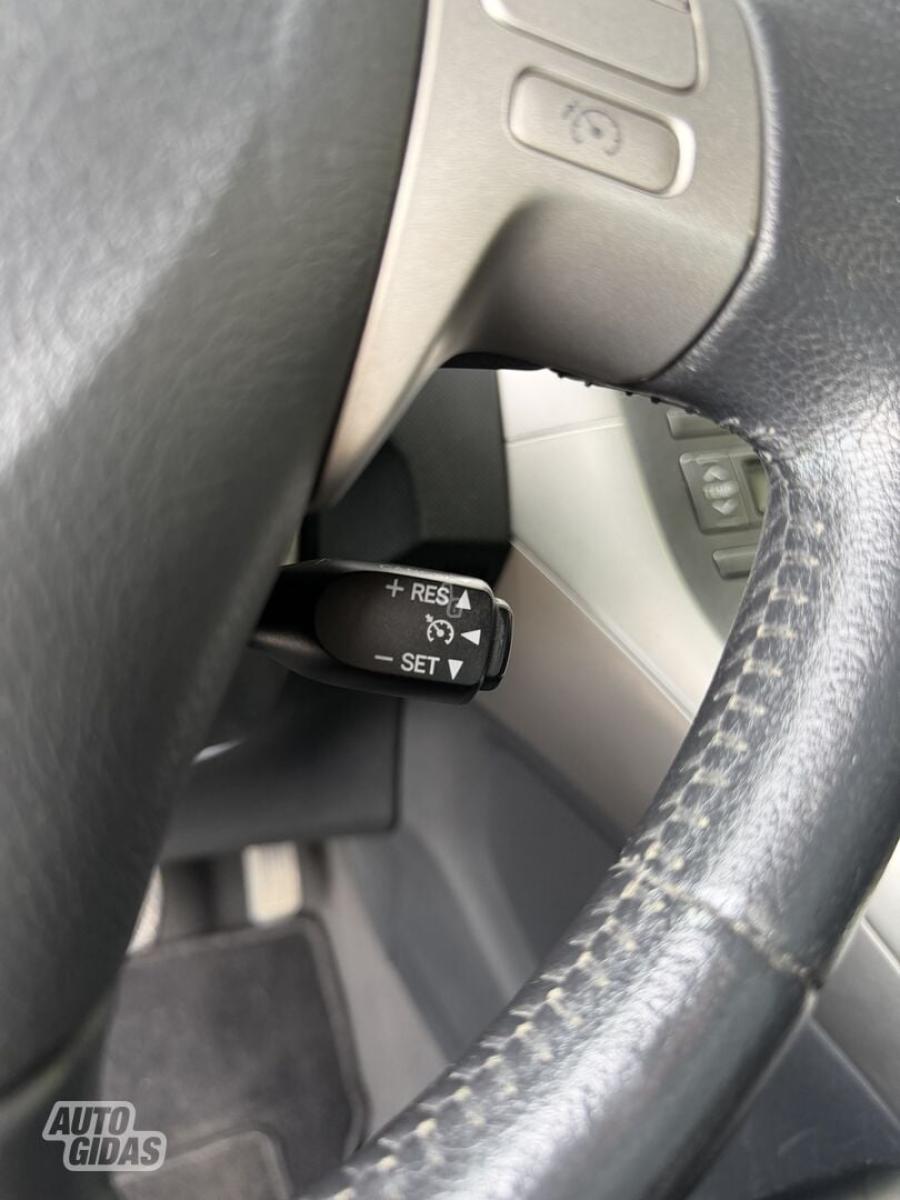 Black Toyota Auris 2008 in Kaisiadorys, with an engine capacity of 2.00 L and mileage of 202 thousand km for 1500 €, photo 30 on AUTOMOTO.COM.LV