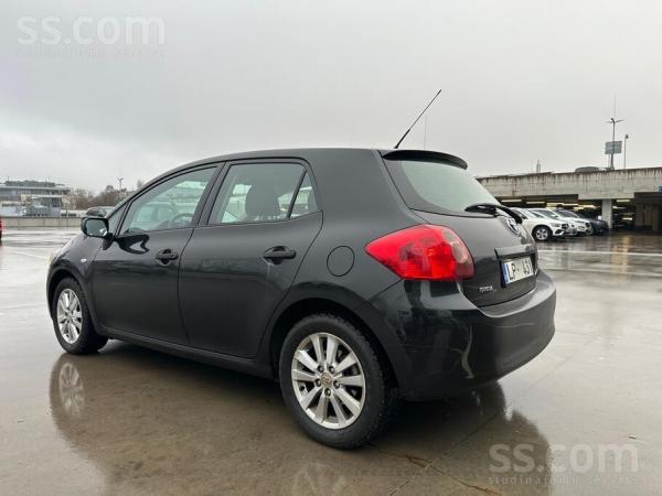 Melns Toyota Auris 2009 Rīga, ar dzinēja tilpumu 1.60 L un nobraukumu 231 tūkst. km par 2450 €, foto 3 vietnē AUTOMOTO.COM.LV