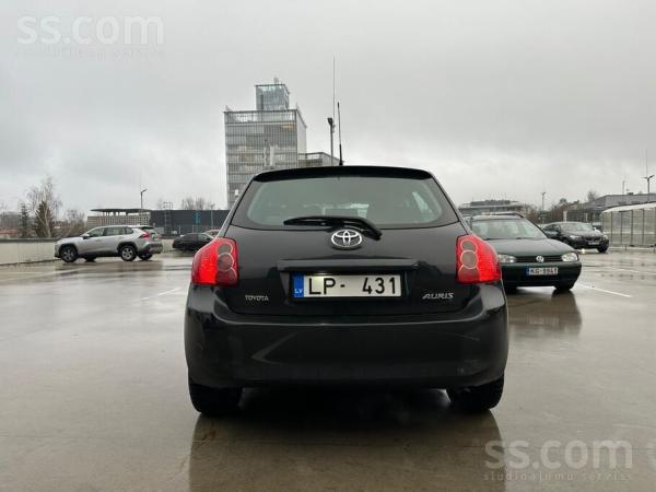 Melns Toyota Auris 2009 Rīga, ar dzinēja tilpumu 1.60 L un nobraukumu 231 tūkst. km par 2450 €, foto 4 vietnē AUTOMOTO.COM.LV
