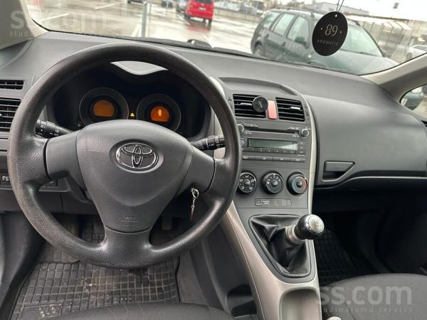 Melns Toyota Auris 2009 Rīga, ar dzinēja tilpumu 1.60 L un nobraukumu 231 tūkst. km par 2450 €, foto 6 vietnē AUTOMOTO.COM.LV