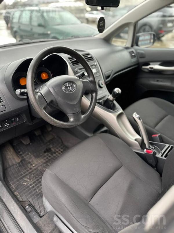Melns Toyota Auris 2009 Rīga, ar dzinēja tilpumu 1.60 L un nobraukumu 231 tūkst. km par 2450 €, foto 9 vietnē AUTOMOTO.COM.LV