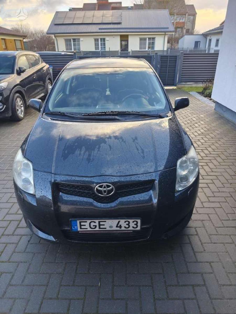Melns Toyota Auris 2009 Viļņa, ar dzinēja tilpumu 1.60 L un nobraukumu 179 tūkst. km par 3400 €, foto 1 vietnē AUTOMOTO.COM.LV