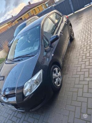Melns Toyota Auris 2009 Viļņa, ar dzinēja tilpumu 1.60 L un nobraukumu 179 tūkst. km par 3400 €, foto 2 vietnē AUTOMOTO.COM.LV