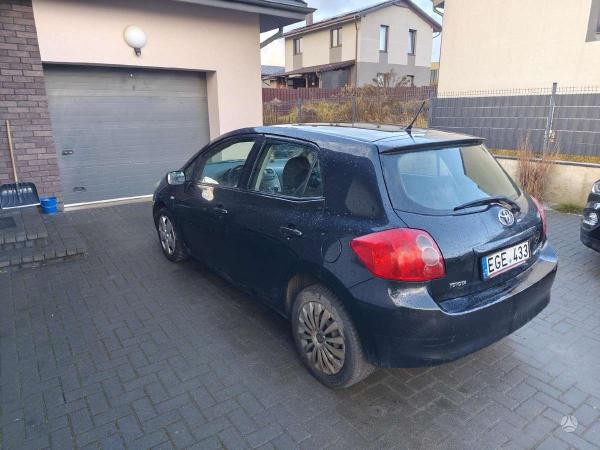 Melns Toyota Auris 2009 Viļņa, ar dzinēja tilpumu 1.60 L un nobraukumu 179 tūkst. km par 3400 €, foto 5 vietnē AUTOMOTO.COM.LV
