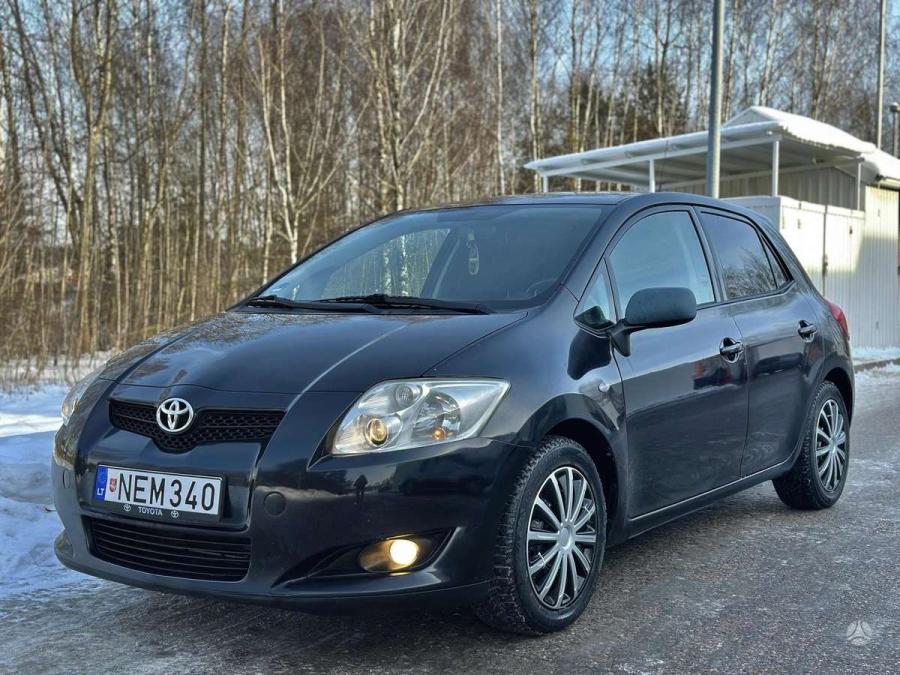 Black Toyota Auris 2009 in Kaunas, with an engine capacity of 1.60 L and mileage of 159 thousand km for 3500 €, photo 1 on AUTOMOTO.COM.LV
