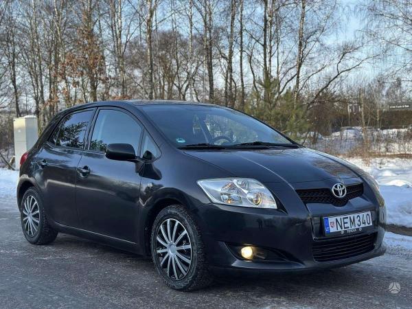Black Toyota Auris 2009 in Kaunas, with an engine capacity of 1.60 L and mileage of 159 thousand km for 3500 €, photo 2 on AUTOMOTO.COM.LV