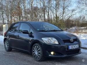 Black Toyota Auris 2009 in Kaunas, with an engine capacity of 1.60 L and mileage of 159 thousand km for 3500 €, photo 2 on AUTOMOTO.COM.LV