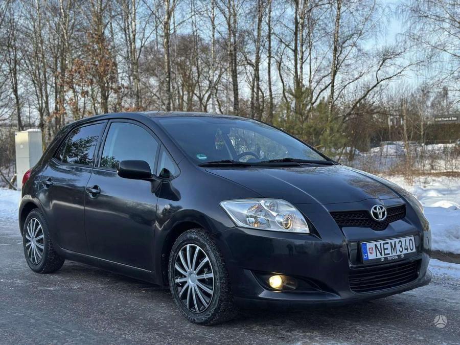 Black Toyota Auris 2009 in Kaunas, with an engine capacity of 1.60 L and mileage of 159 thousand km for 3500 €, photo 2 on AUTOMOTO.COM.LV