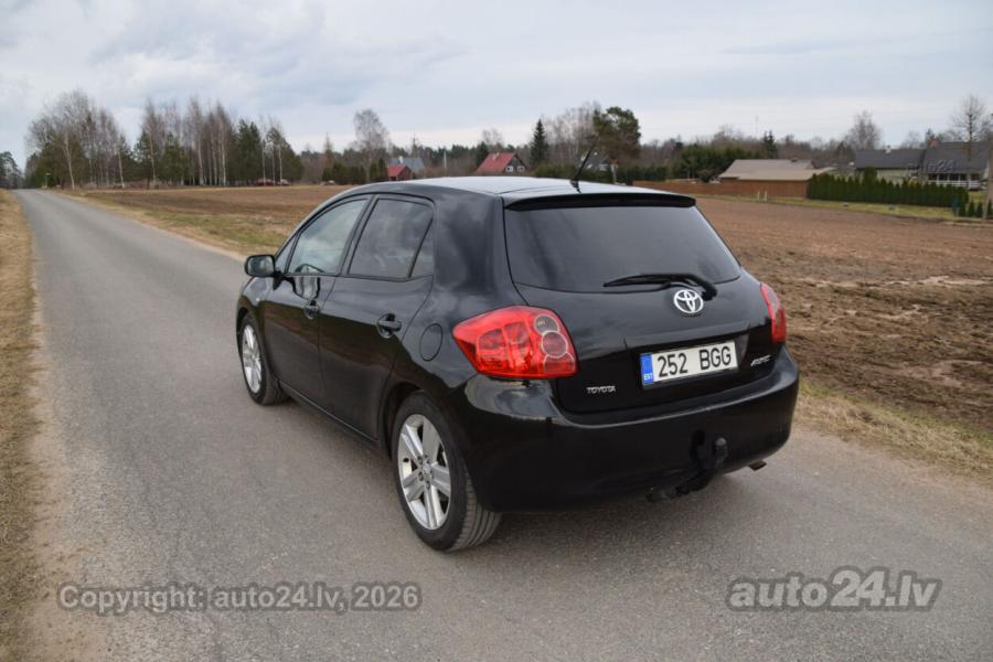 Black Toyota Auris 2009 in Tartu, with an engine capacity of 2.20 L and mileage of 259 thousand km for 4000 €, photo 3 on AUTOMOTO.COM.LV