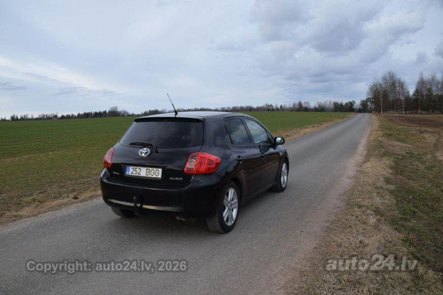 Black Toyota Auris 2009 in Tartu, with an engine capacity of 2.20 L and mileage of 259 thousand km for 4000 €, photo 4 on AUTOMOTO.COM.LV