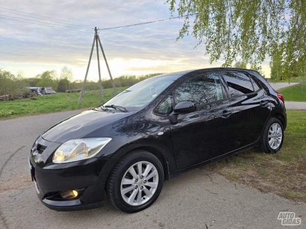 Black Toyota Auris 2009 in Plunge, with an engine capacity of 2.00 L and mileage of 285 thousand km for 1900 €, photo 3 on AUTOMOTO.COM.LV