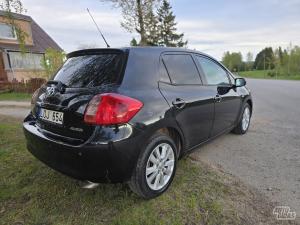 Black Toyota Auris 2009 in Plunge, with an engine capacity of 2.00 L and mileage of 285 thousand km for 1900 €, photo 8 on AUTOMOTO.COM.LV