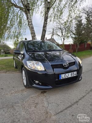 Black Toyota Auris 2009 in Plunge, with an engine capacity of 2.00 L and mileage of 285 thousand km for 1900 €, photo 9 on AUTOMOTO.COM.LV