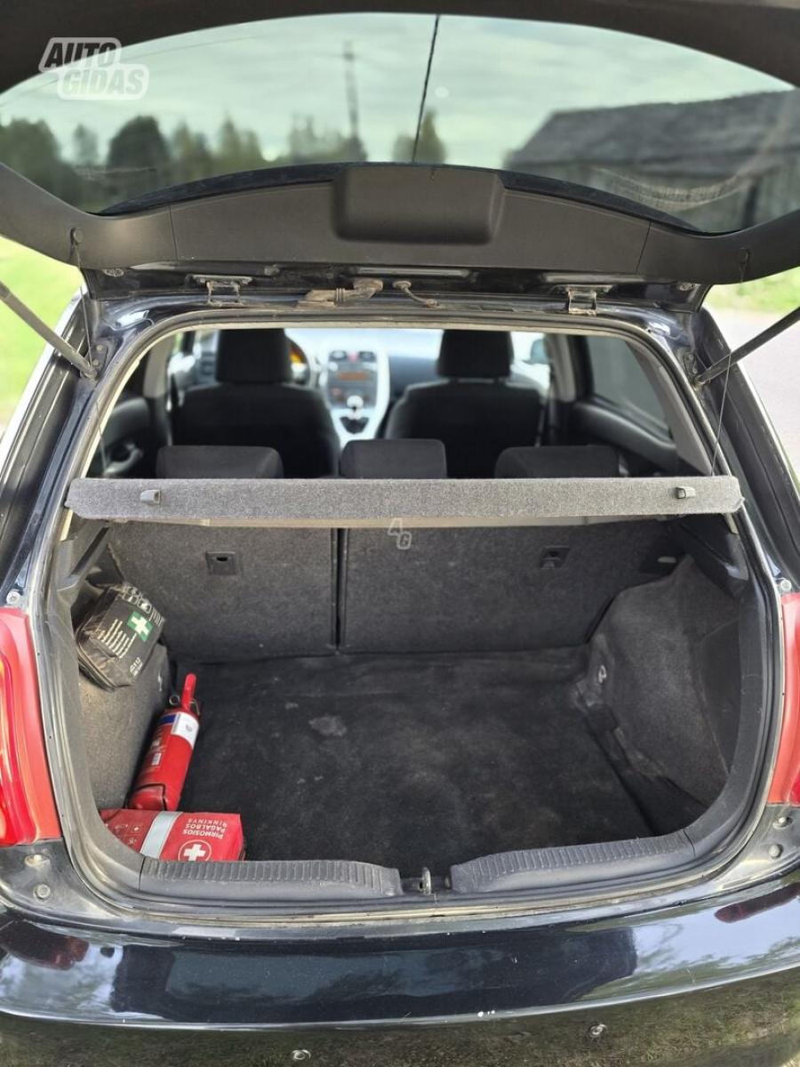 Black Toyota Auris 2009 in Plunge, with an engine capacity of 2.00 L and mileage of 285 thousand km for 1900 €, photo 12 on AUTOMOTO.COM.LV