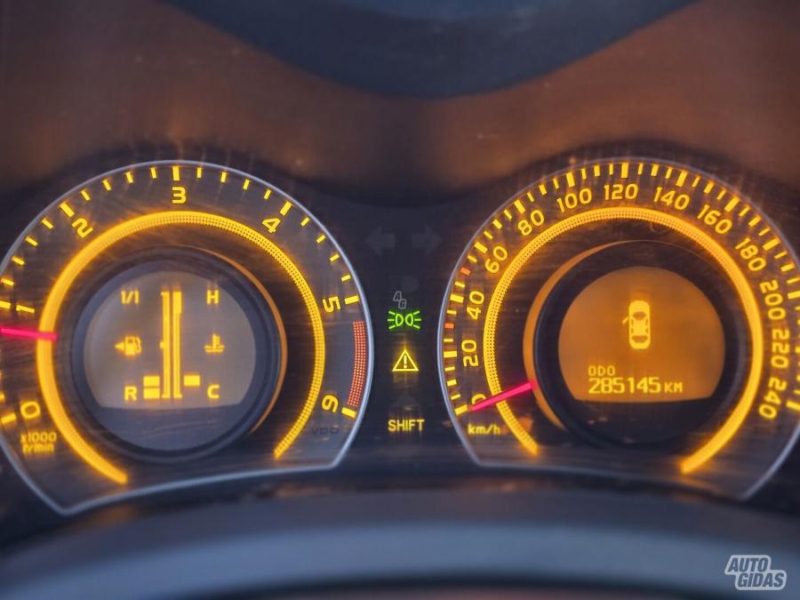 Black Toyota Auris 2009 in Plunge, with an engine capacity of 2.00 L and mileage of 285 thousand km for 1900 €, photo 13 on AUTOMOTO.COM.LV
