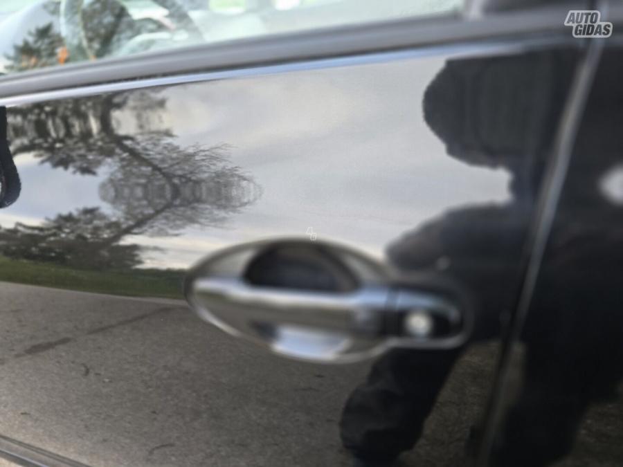 Black Toyota Auris 2009 in Plunge, with an engine capacity of 2.00 L and mileage of 285 thousand km for 1900 €, photo 15 on AUTOMOTO.COM.LV
