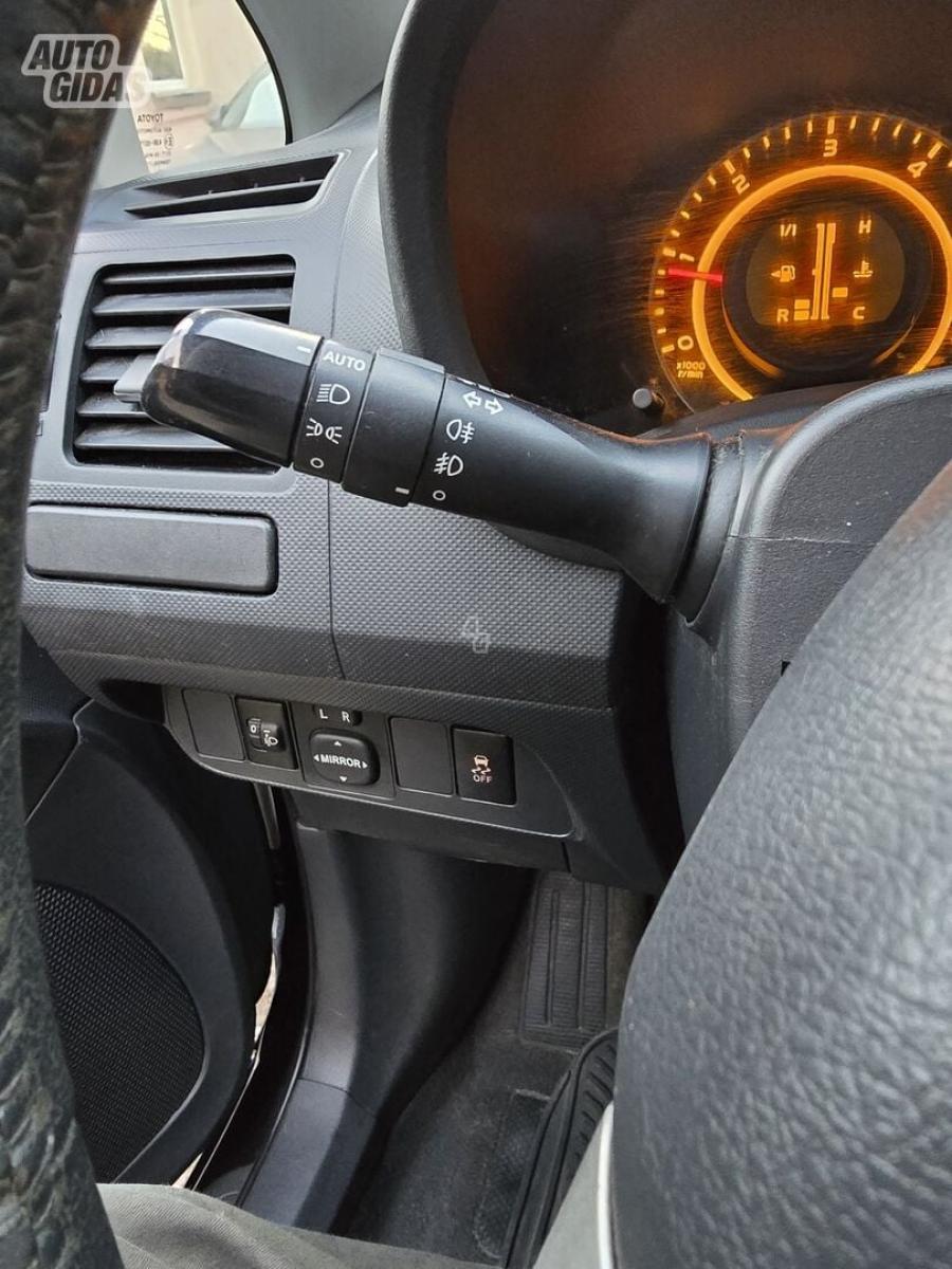 Black Toyota Auris 2009 in Plunge, with an engine capacity of 2.00 L and mileage of 285 thousand km for 1900 €, photo 17 on AUTOMOTO.COM.LV