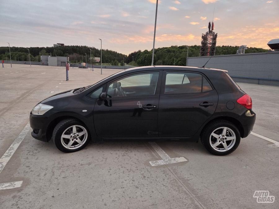 Черный Тойота Аурис 2009 в Укмерге, объемом двигателя 2.00 л и пробегом 201 тыс. км за 2850 €, фото 4 на AUTOMOTO.COM.LV