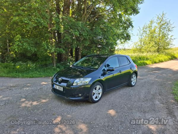 Black Toyota Auris 2009 in Tallinn, with an engine capacity of 2.20 L and mileage of 260 thousand km for 2800 €, photo 1 on AUTOMOTO.COM.LV