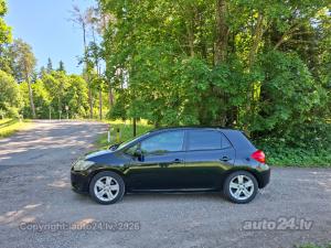 Melns Toyota Auris 2009 Tallina, ar dzinēja tilpumu 2.20 L un nobraukumu 260 tūkst. km par 2800 €, foto 3 vietnē AUTOMOTO.COM.LV