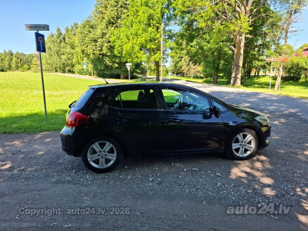 Black Toyota Auris 2009 in Tallinn, with an engine capacity of 2.20 L and mileage of 260 thousand km for 2800 €, photo 6 on AUTOMOTO.COM.LV